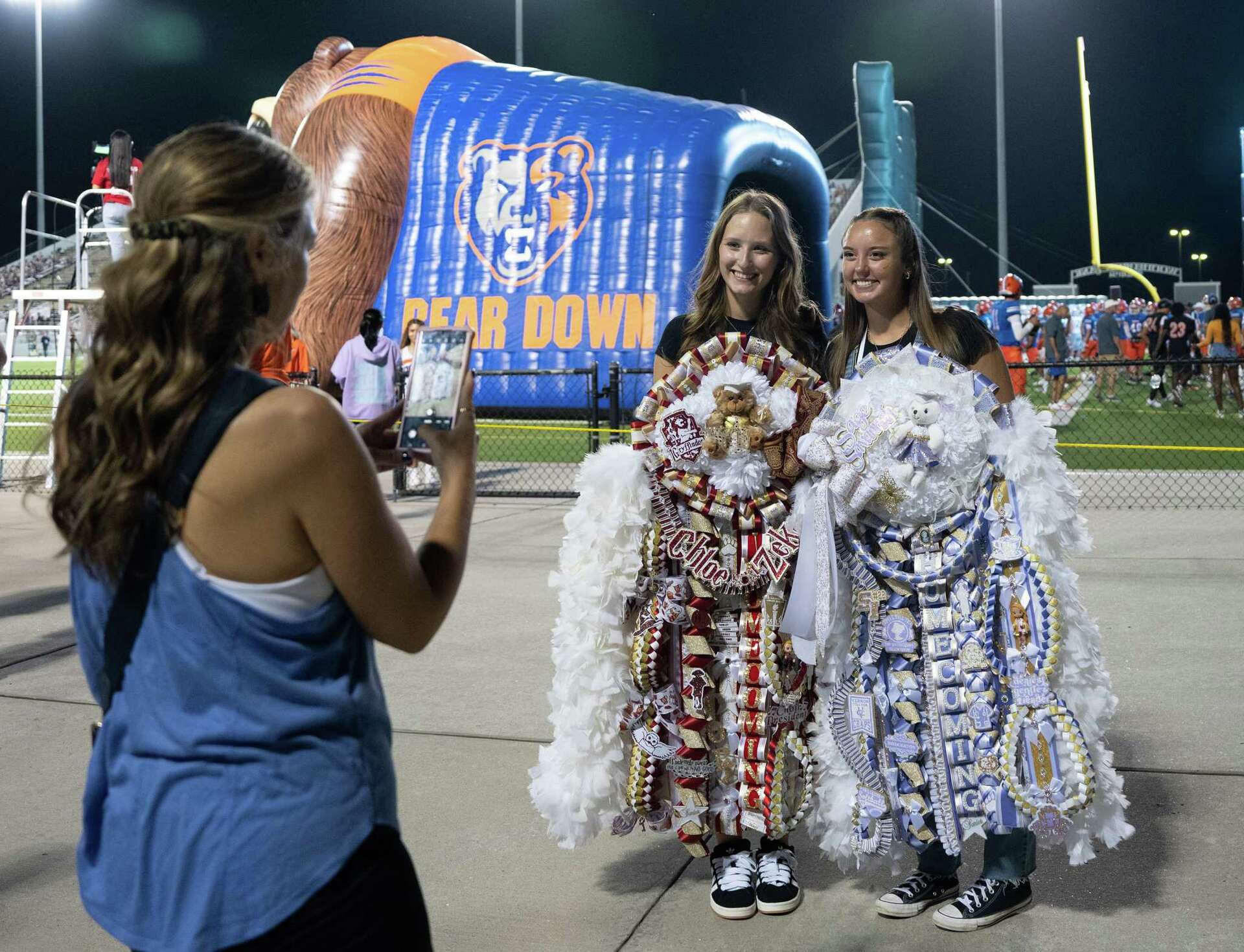Texas homecoming mum maker goes over the top for senior daughters