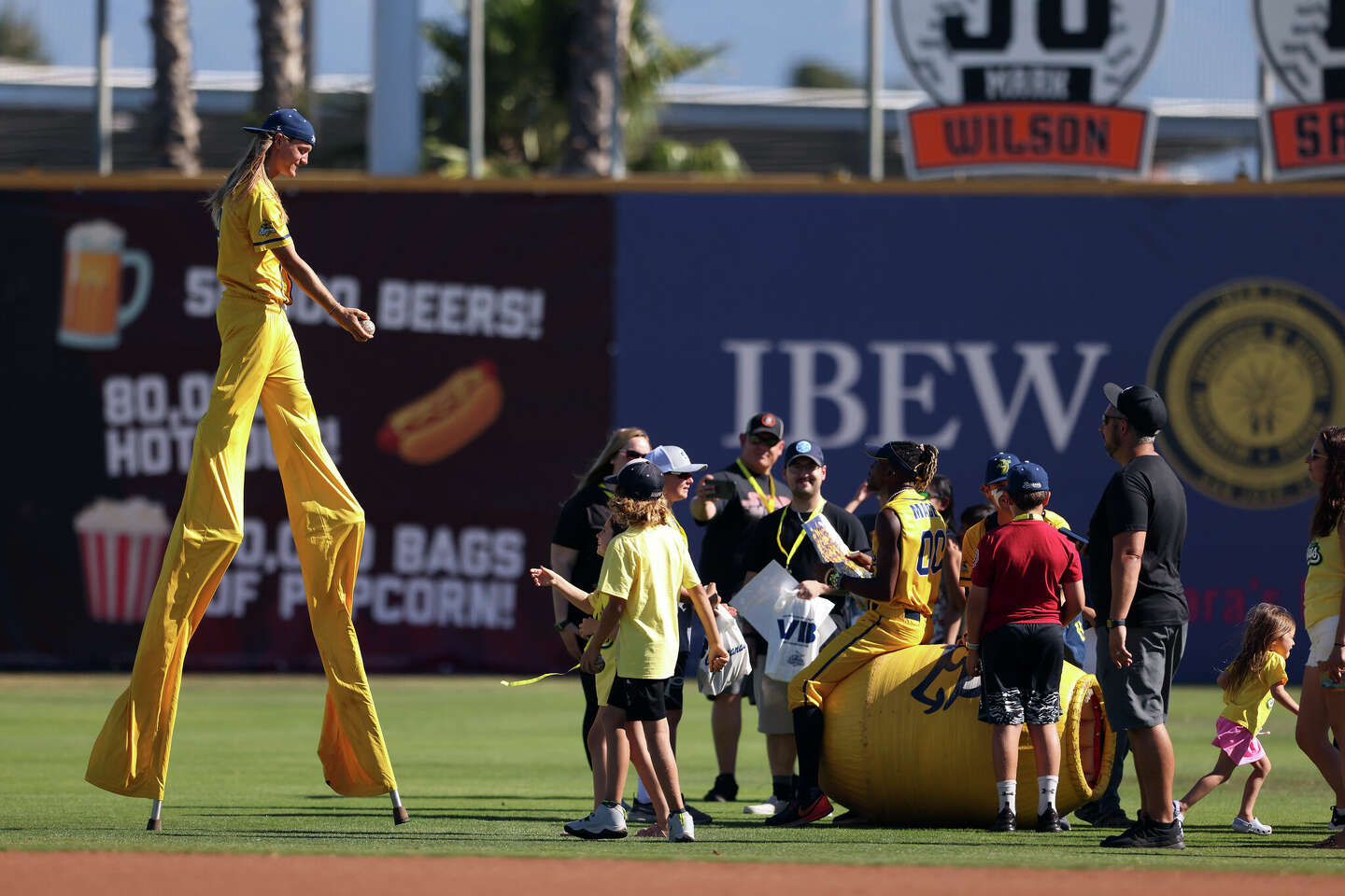 Savannah Bananas bring Banana Ball to San Antonio on 2025 World Tour