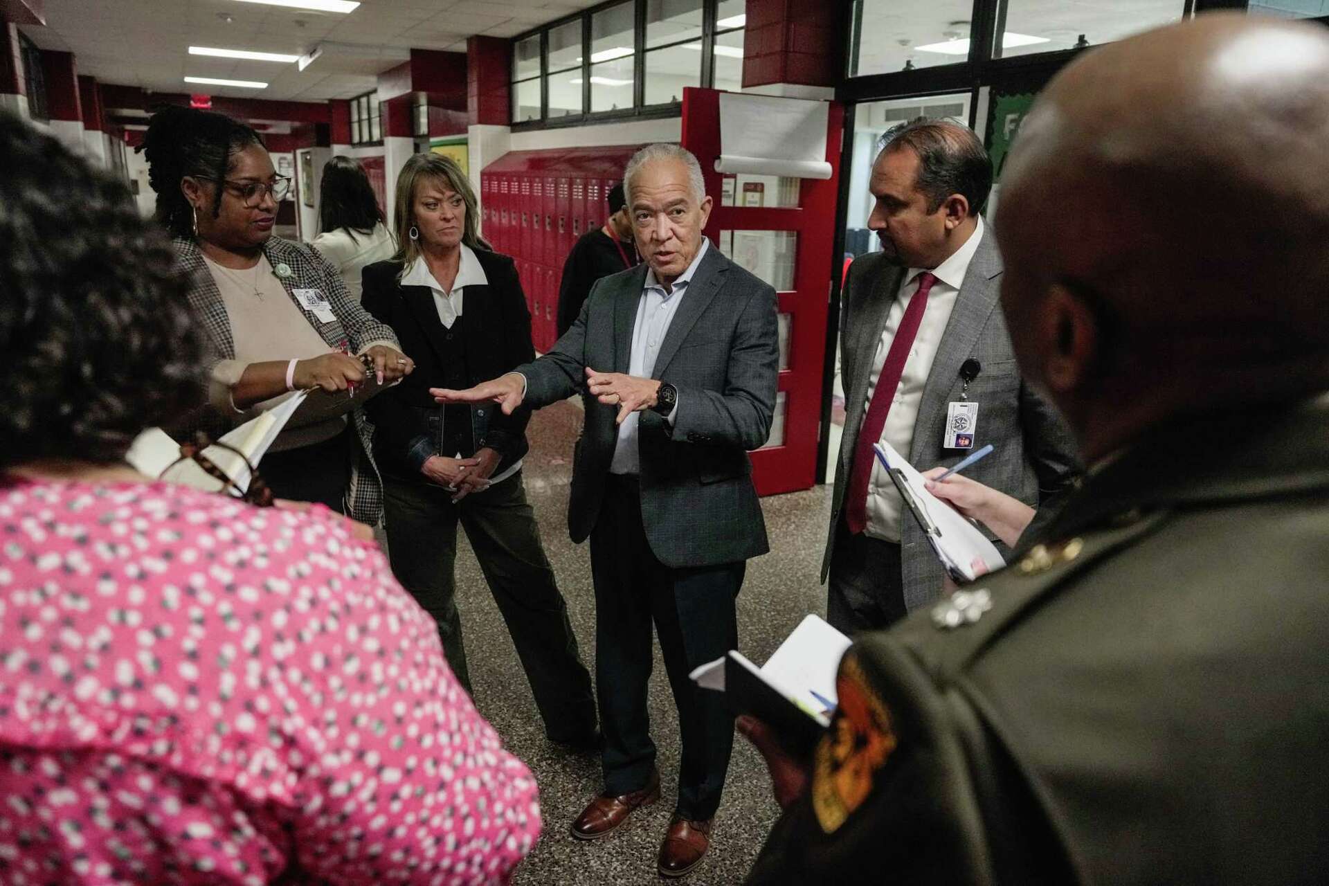 HISD's Mike Miles earns bonus in first evaluation from appointed board