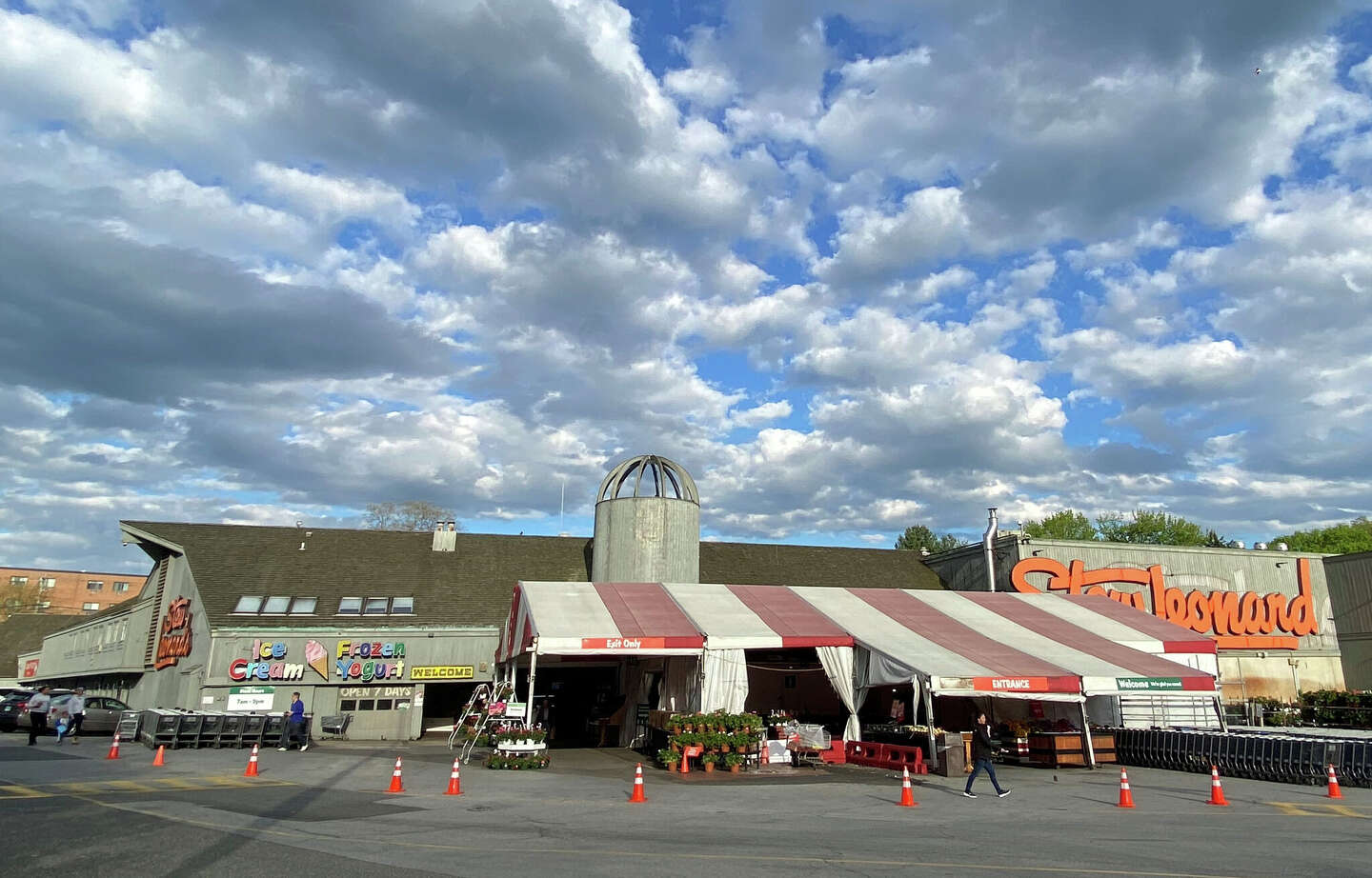 Stew Leonard’s in Norwalk to host first-ever costumed character parade