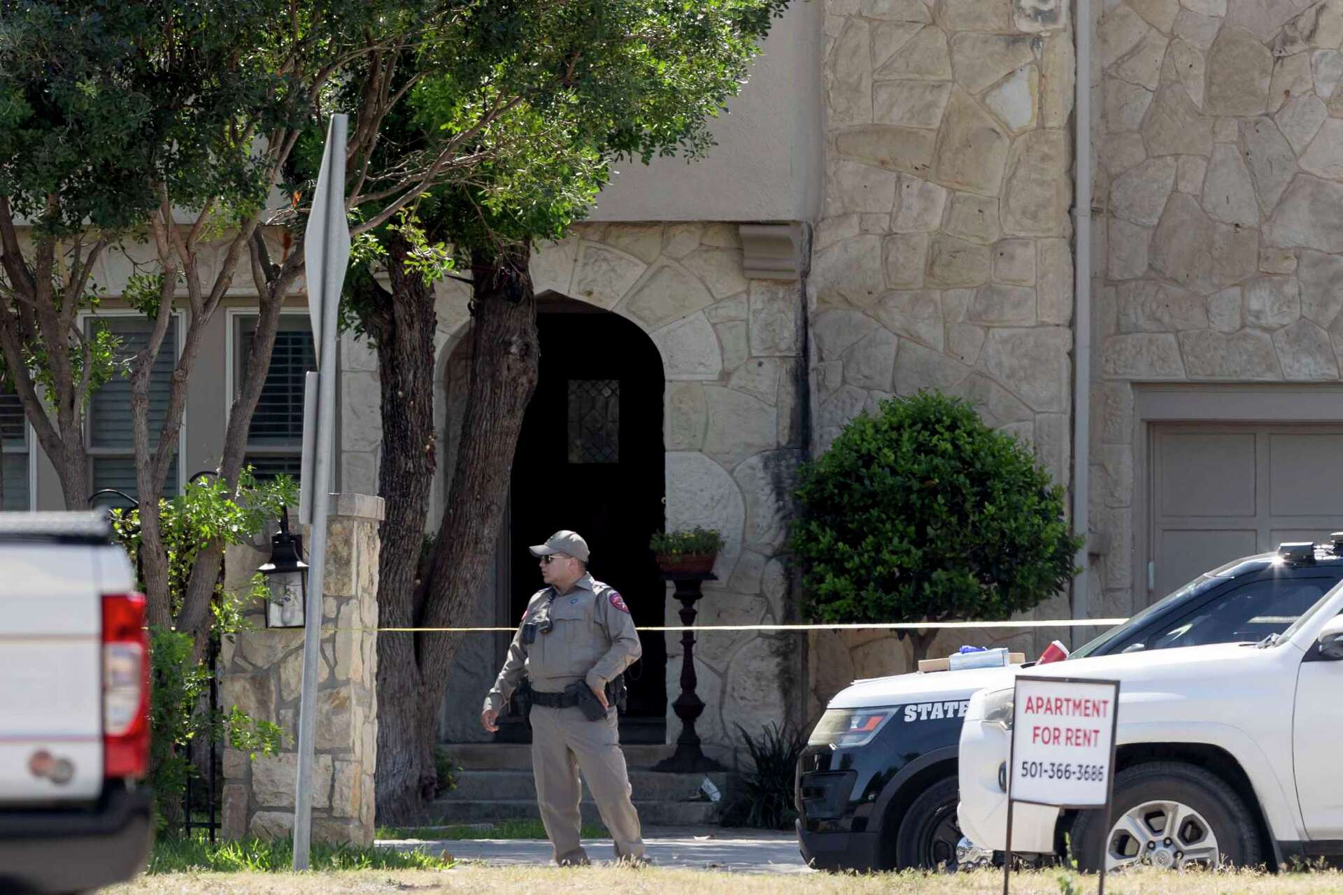 Judge OKs sale of Brad, Suzanne Simpson's Olmos Park home