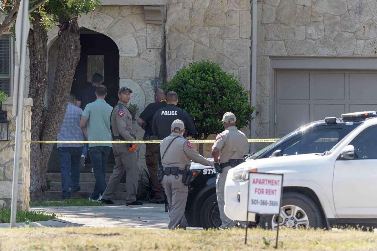 Neighbor heard screams before San Antonio woman went missing