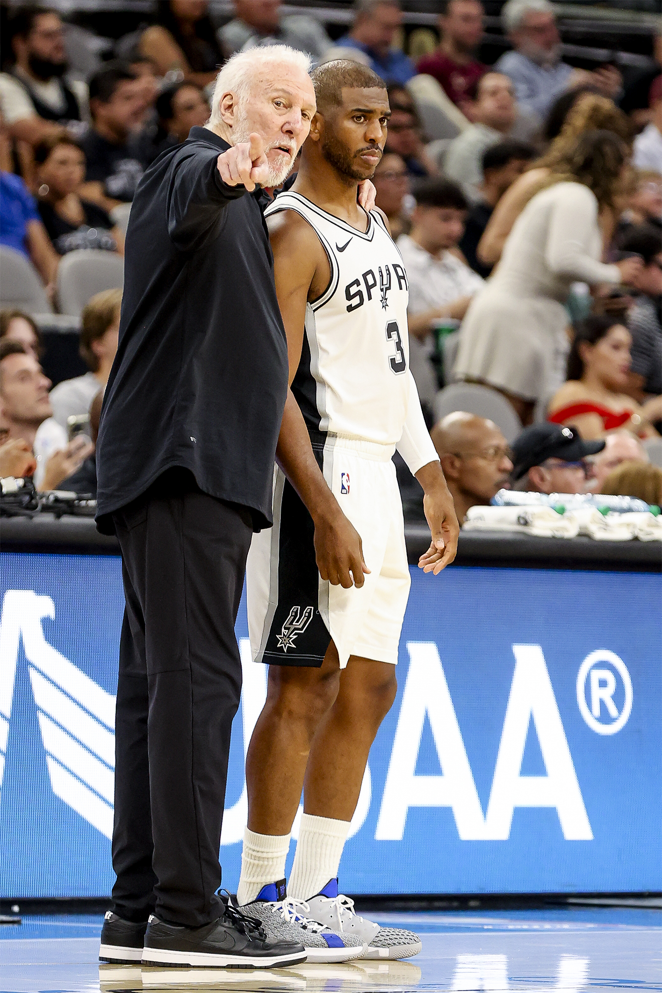 Spurs' Harrison Barnes salutes retired Danny Green