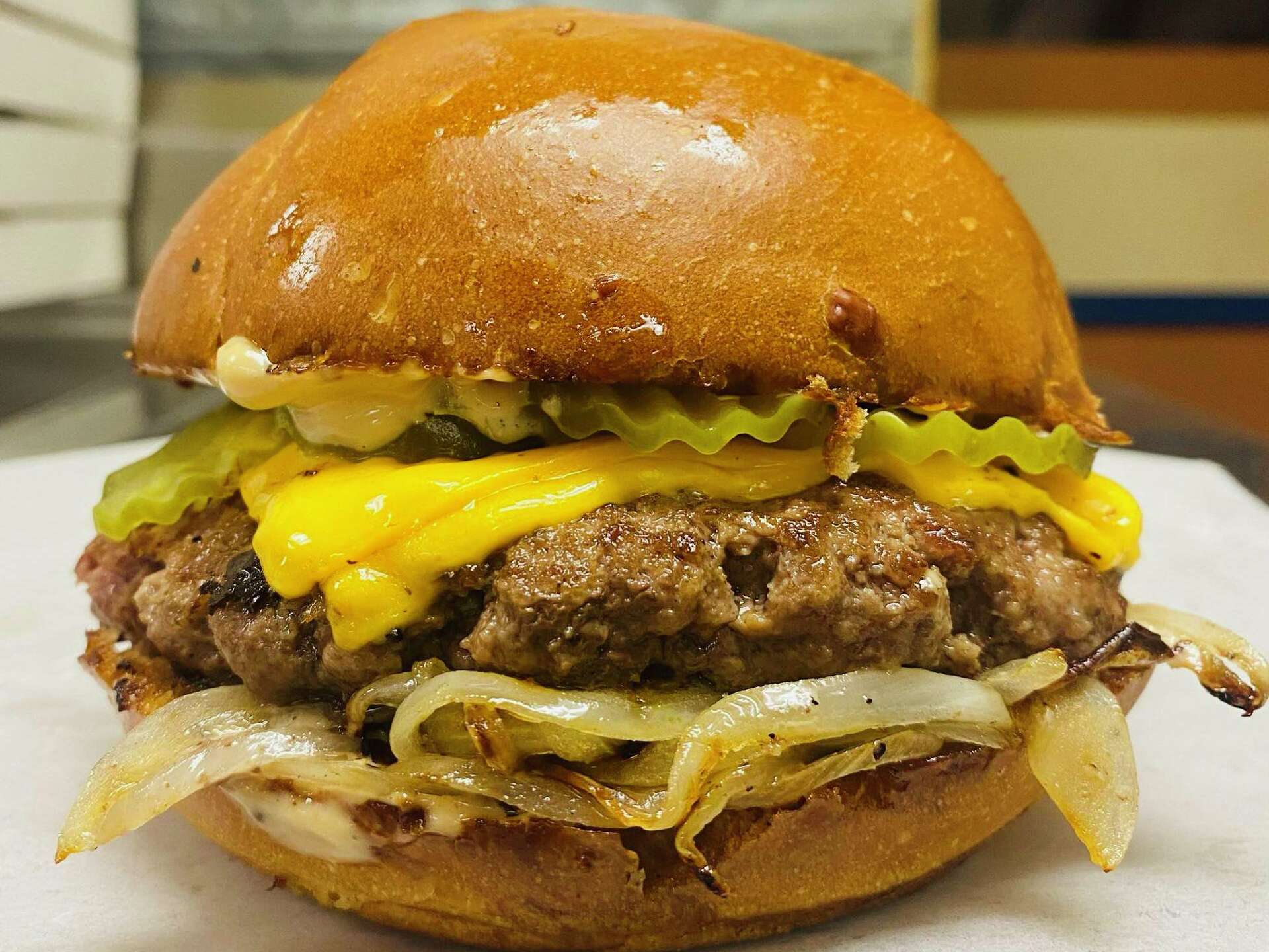 Birotes Tortas Ahogadas cooks up smashburger concept