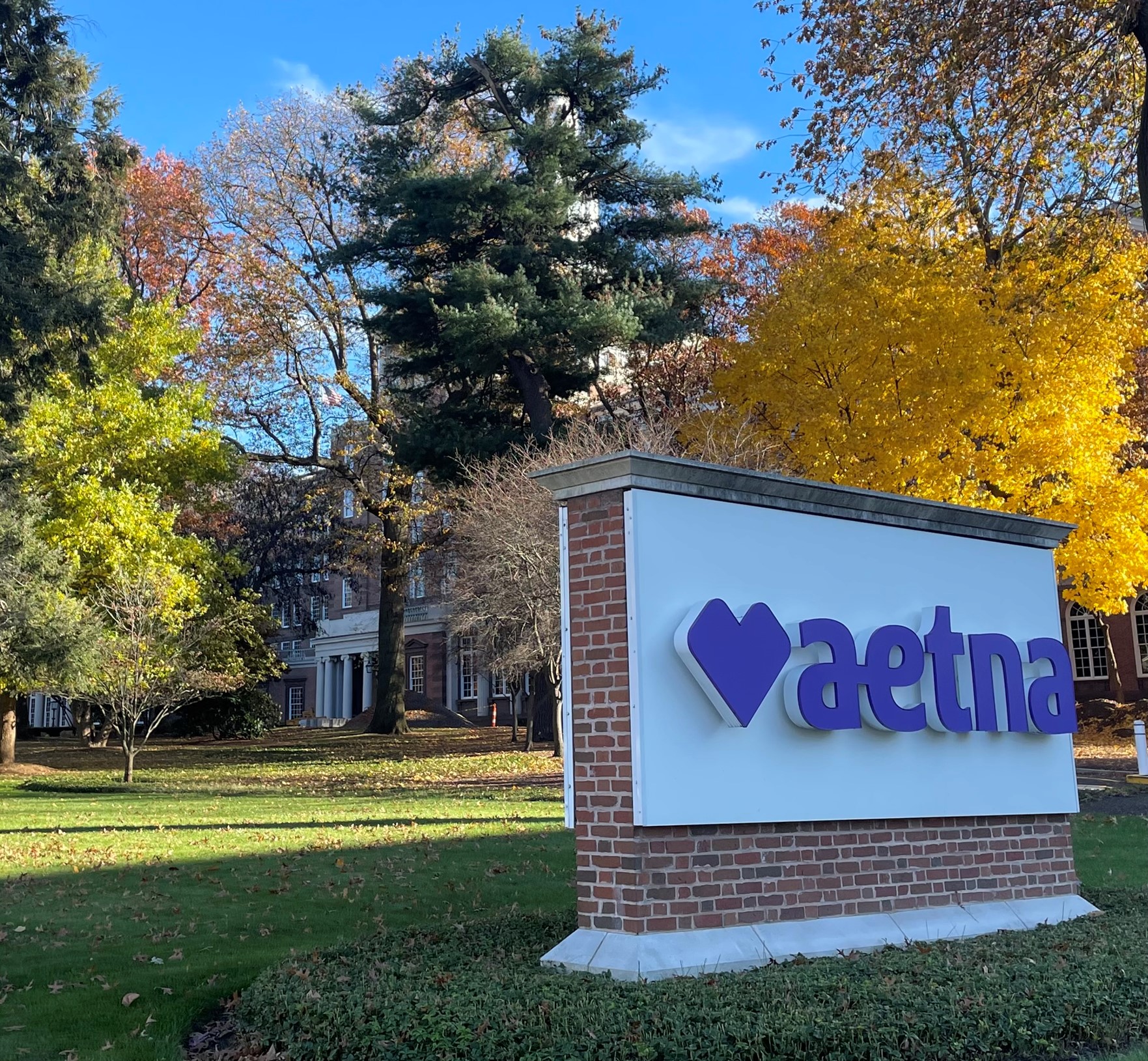 Bouman's 4 TD passes push South Dakota past Drake 38-17