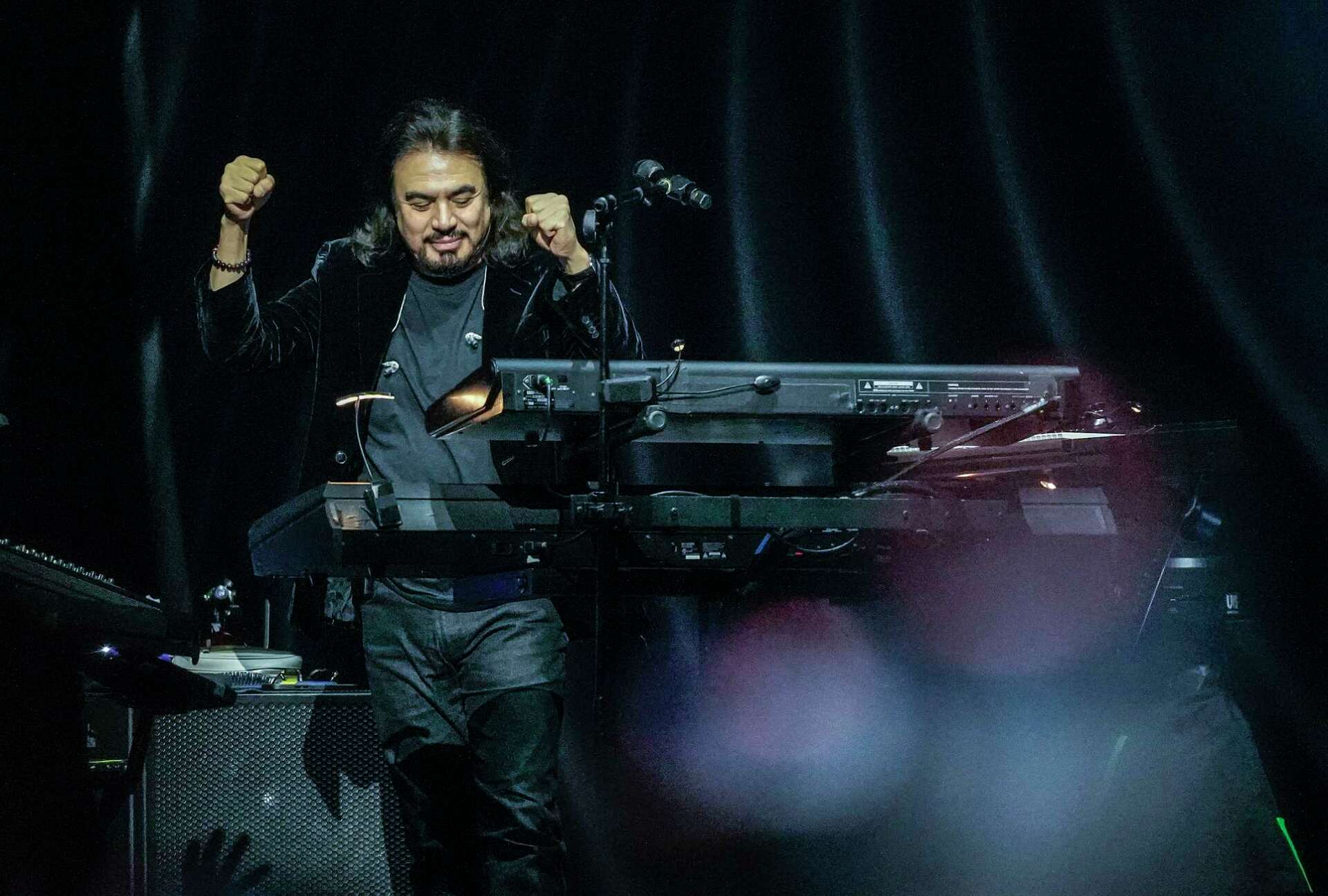 Los Temerarios romance fans at first of 3 farewell shows in Houston