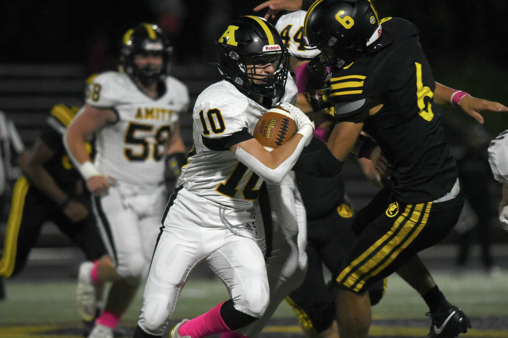 Jonathan Law football edges Amity on late two-point conversion