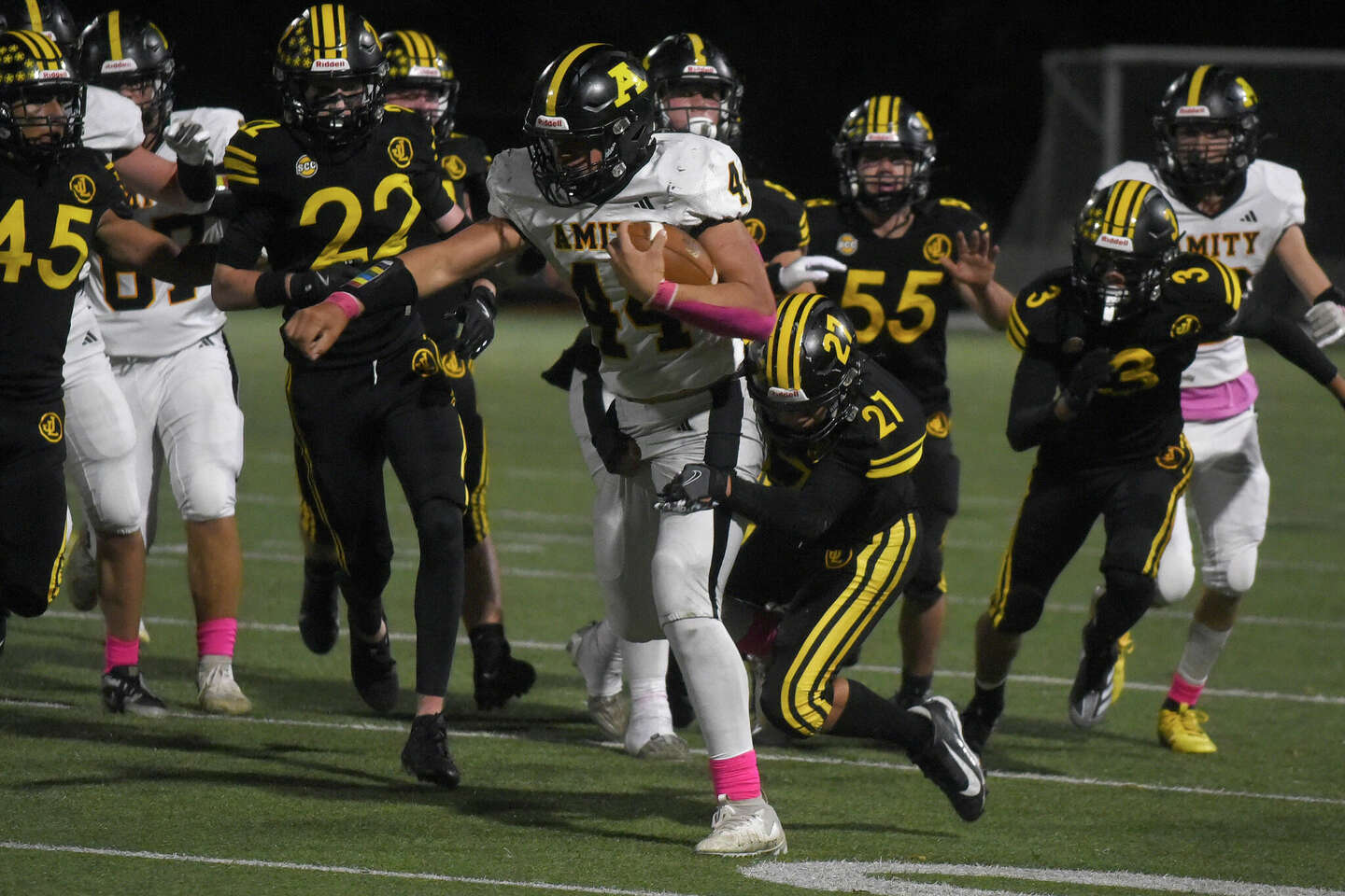 Jonathan Law football edges Amity on late two-point conversion