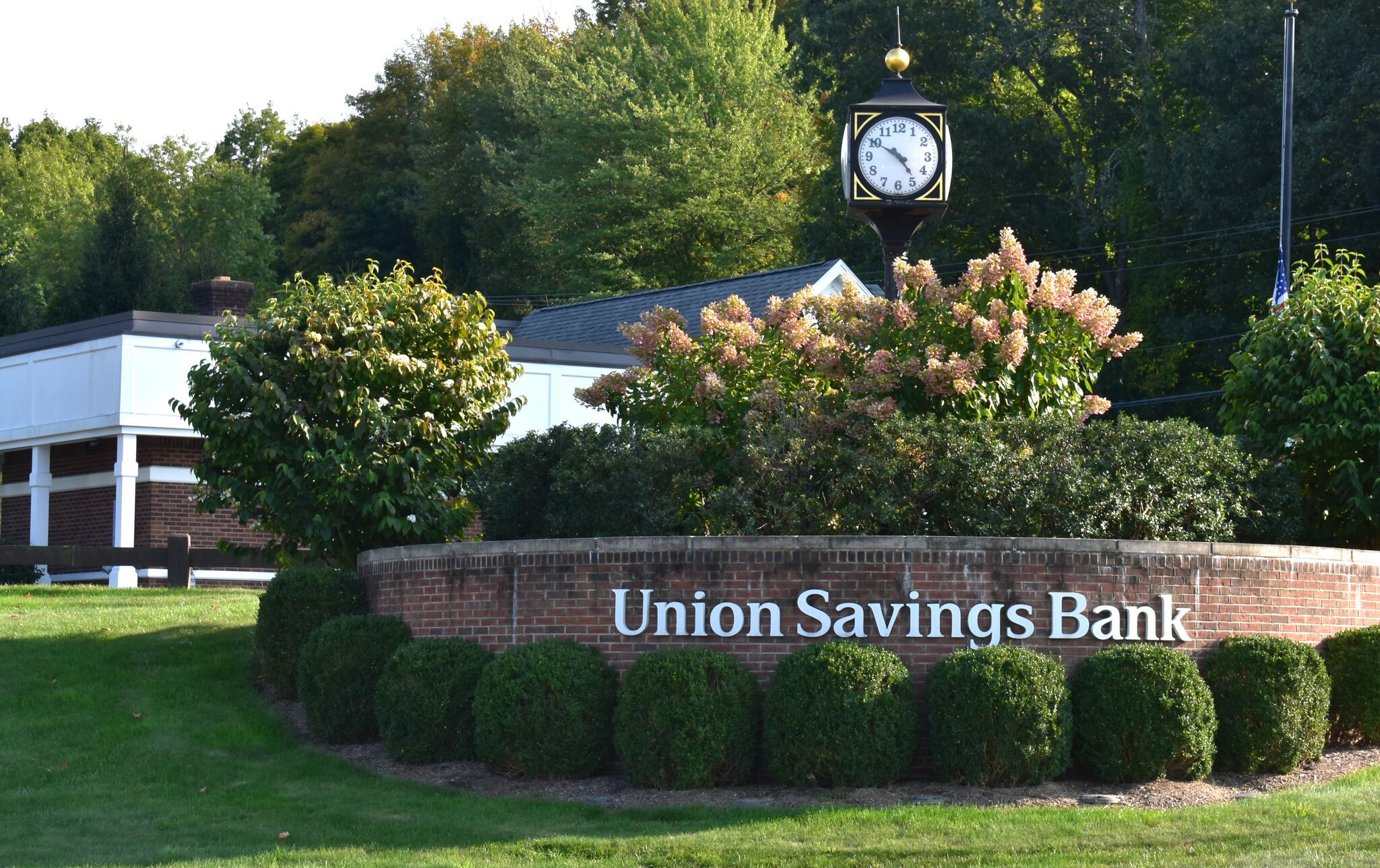 Are more CT homeowners refinancing their mortgages amid lower rates?