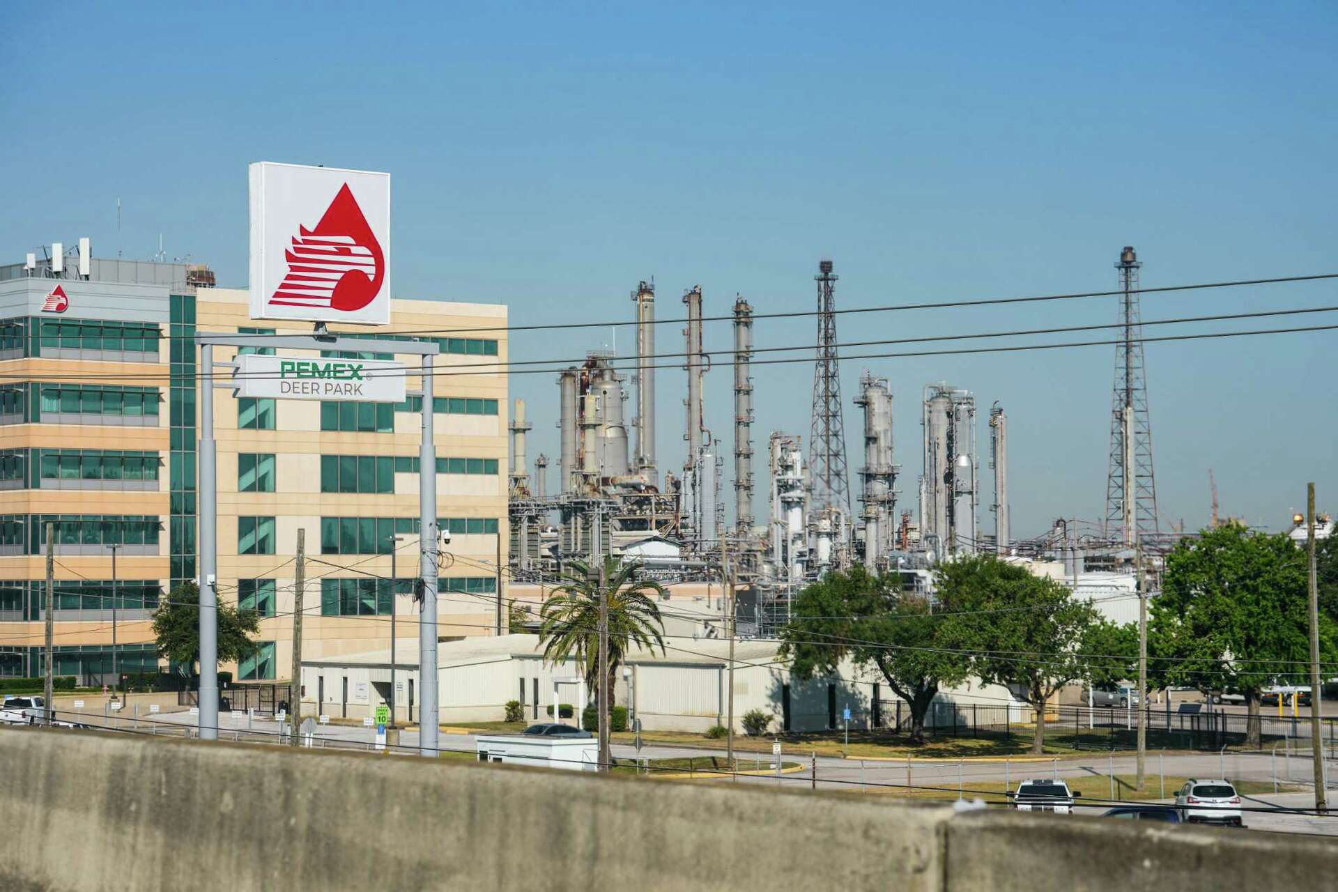 Pemex gas leak killed 2 Deer Park workers as they tried to flee