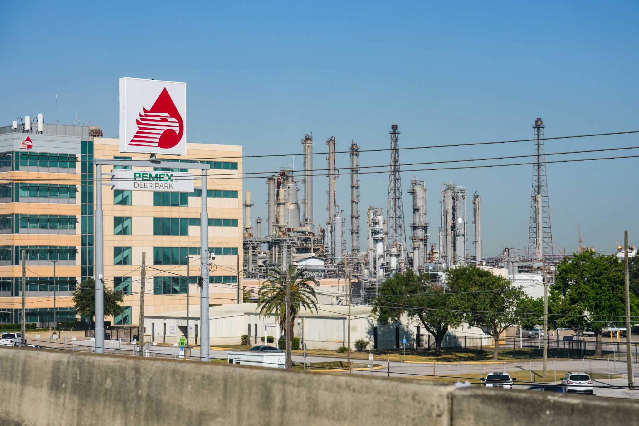 2 dead in hydrogen sulfide release at Deer Park Pemex refinery