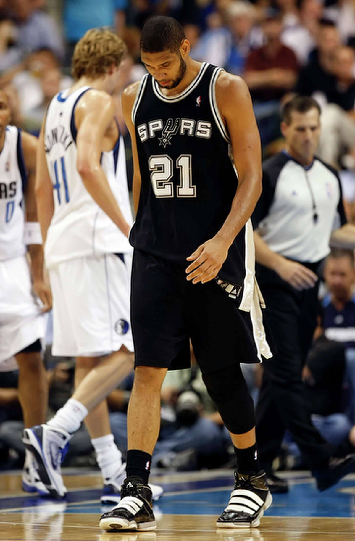 Spurs lose Game 5 to Mavs, 103-81