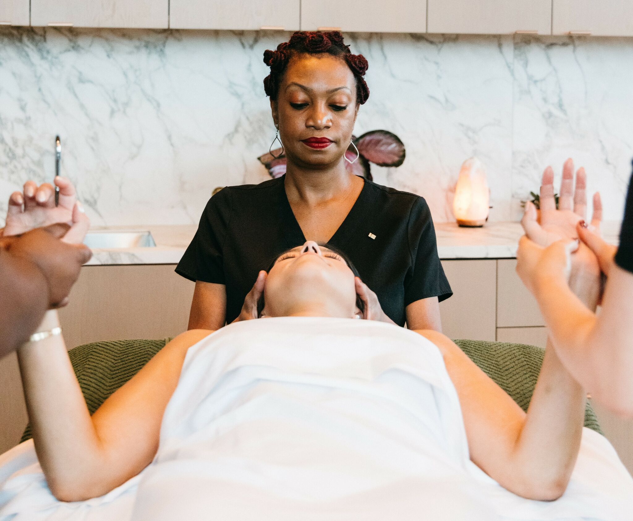 Houston luxury hotel spa offers six-handed massage treatment