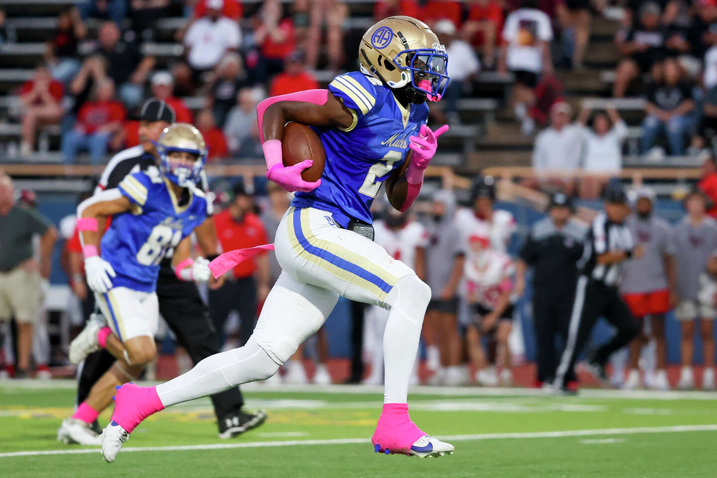 Terry III, Garza keep Alamo Heights undefeated with win over Victoria