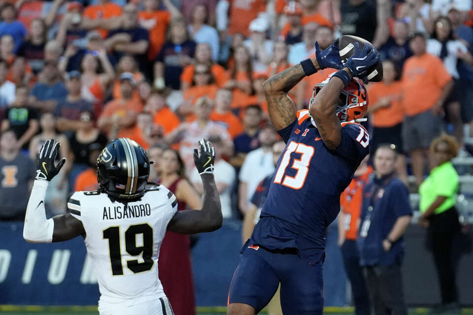 See Illinois' Pat Bryant score game-winning touchdown in OT vs. Purdue