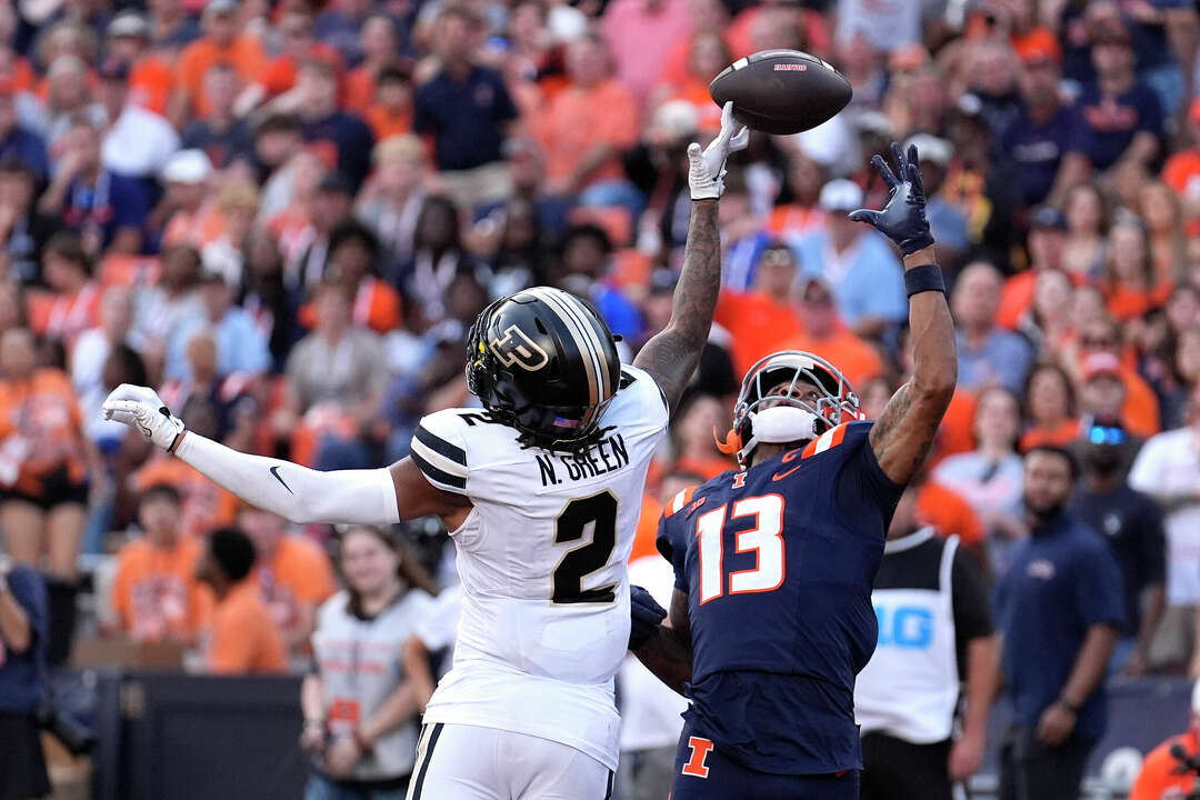 Illinois receiver Pat Bryant leaves with injury vs. Oregon football