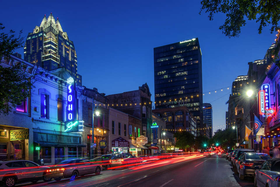 Sixth Street opens to Austin traffic this weekend