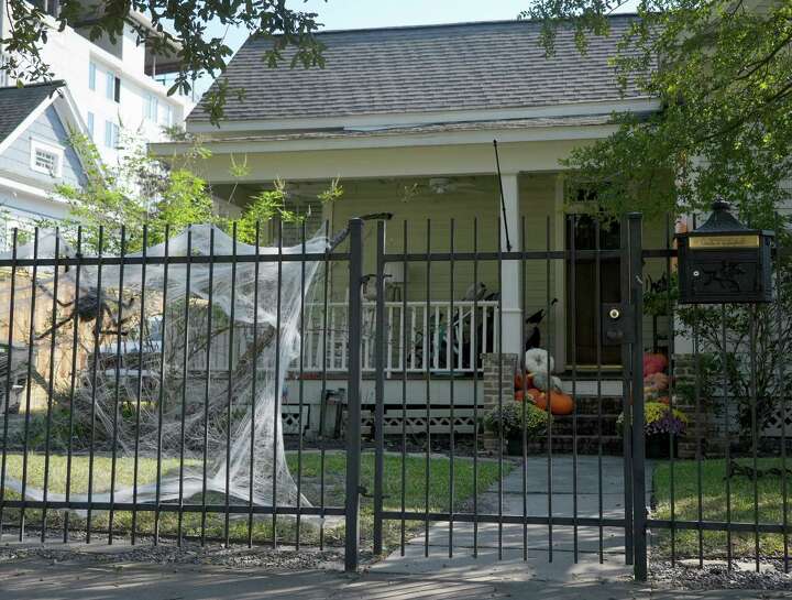 Houston man accused in wife's death considered fleeing, family says