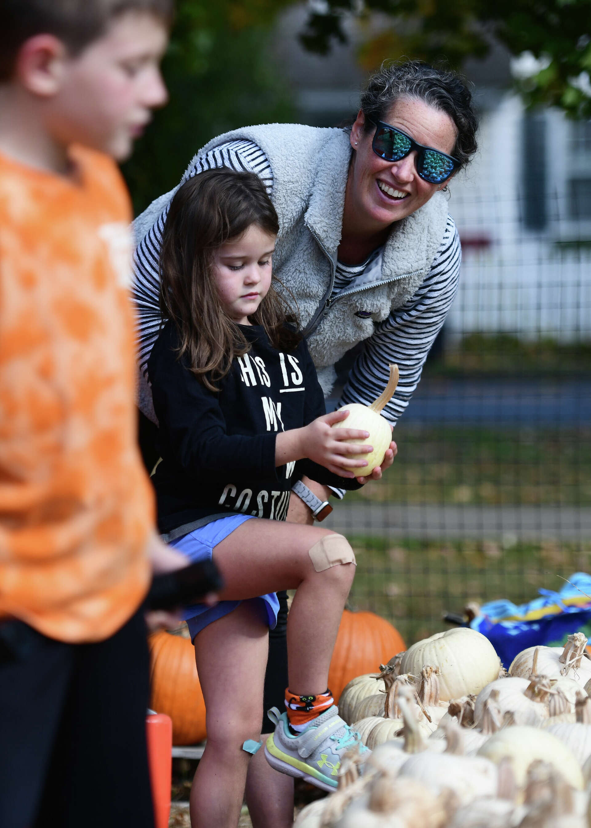 In photos: Ridgefield Jesse Lee Church fills pumpkin patch for sale