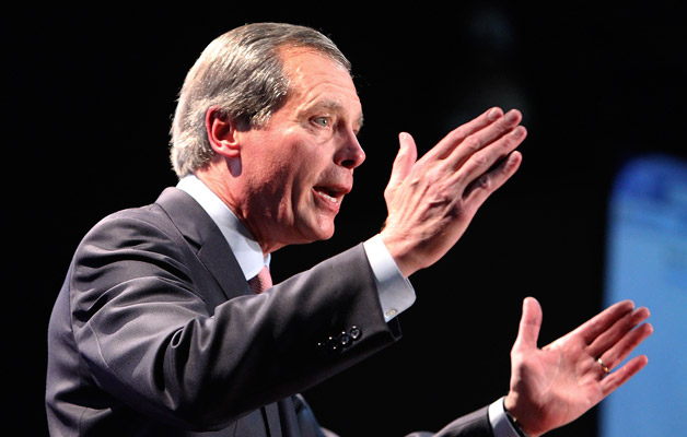 Dewhurst rolls past S.A. challenger