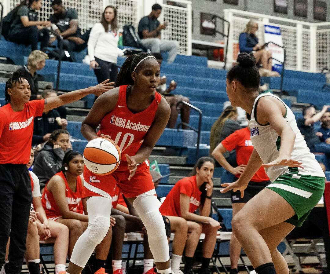 UConn among top choices for Class of 2025 recruit Agot Makeer