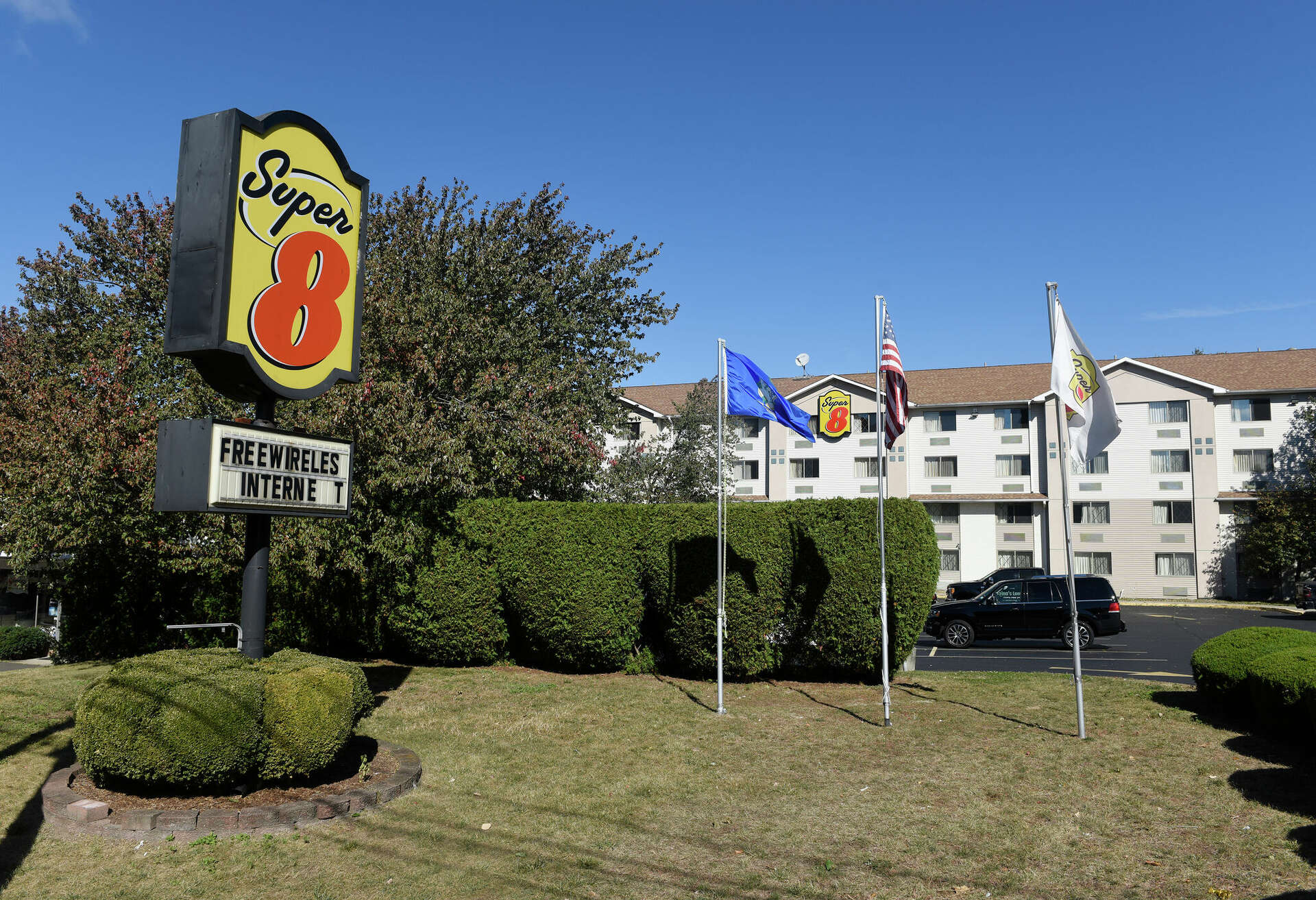 Couple accused of stealing from slain Stamford man at hotel fear gang