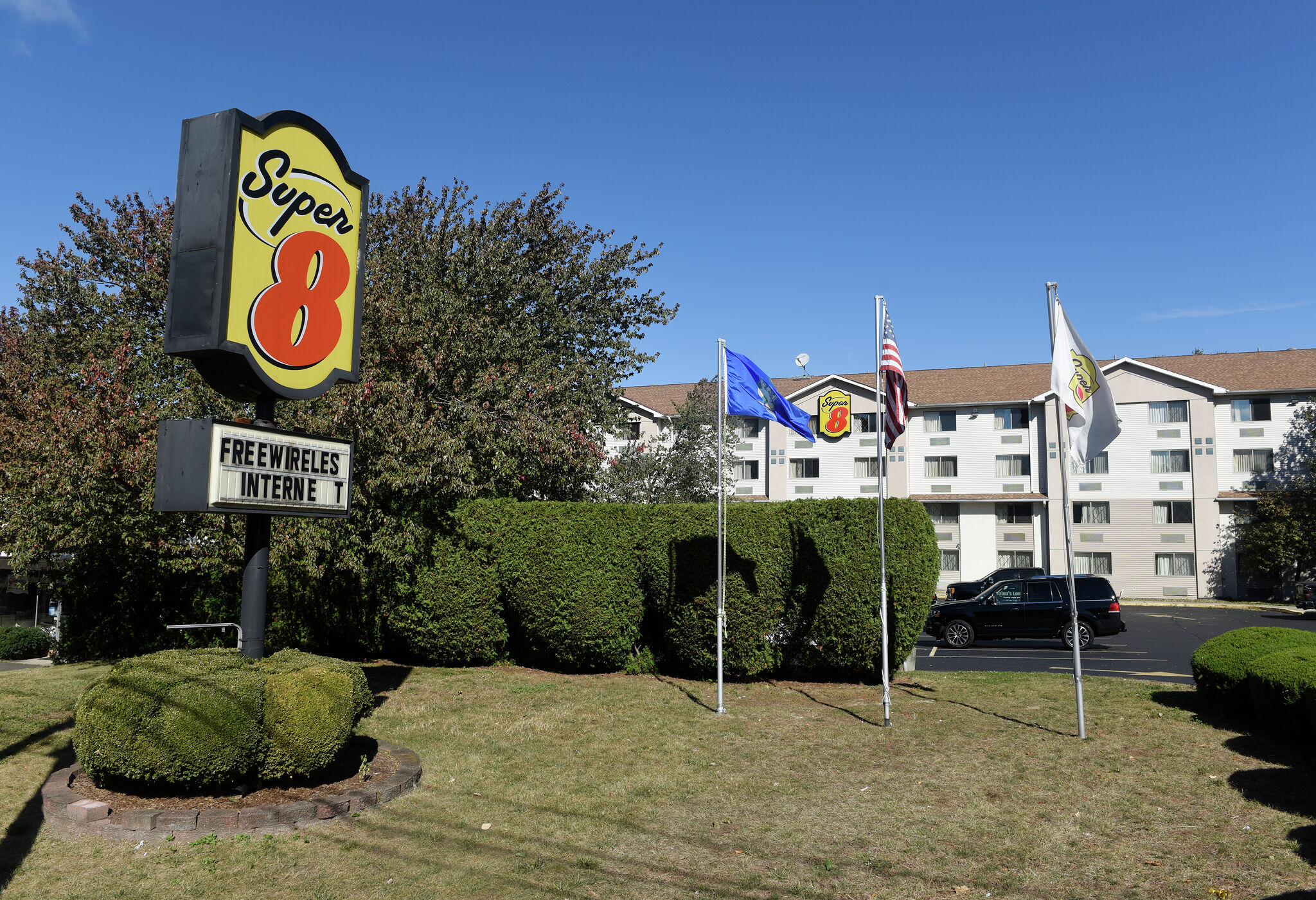 Couple accused of stealing from slain Stamford man at hotel fear gang