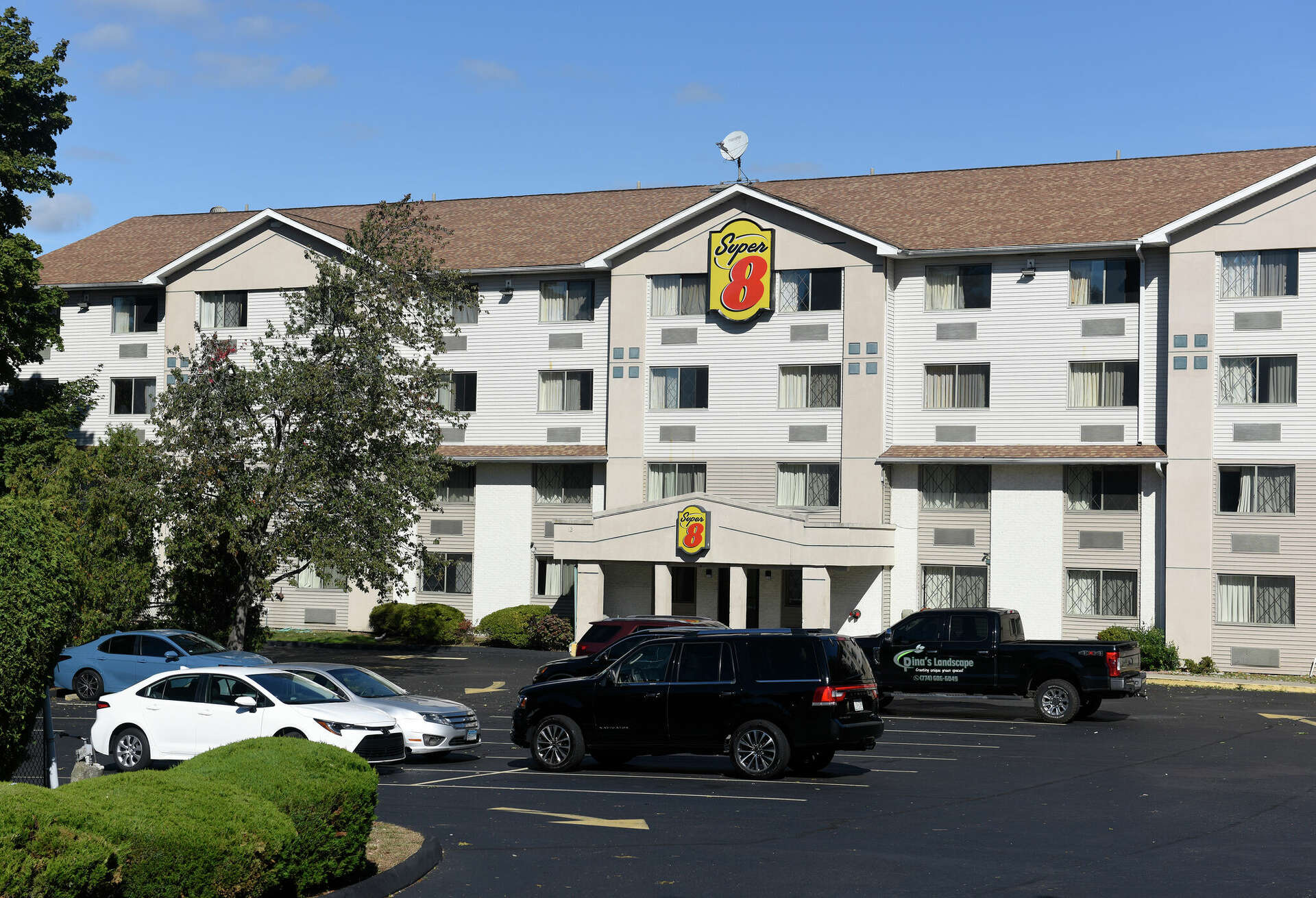 Couple accused of stealing from slain Stamford man at hotel fear gang