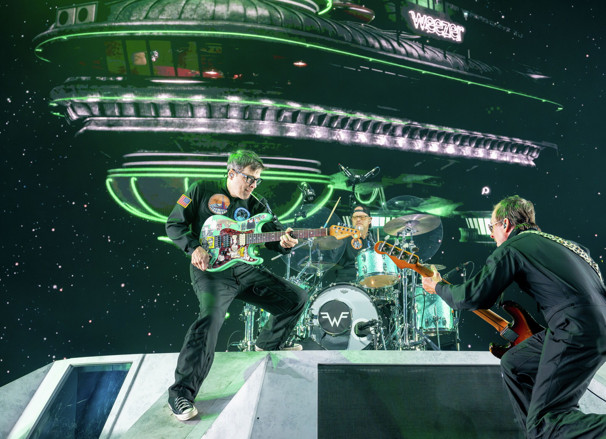 '90s rock radio stars change lyric to shout out SF dive bar