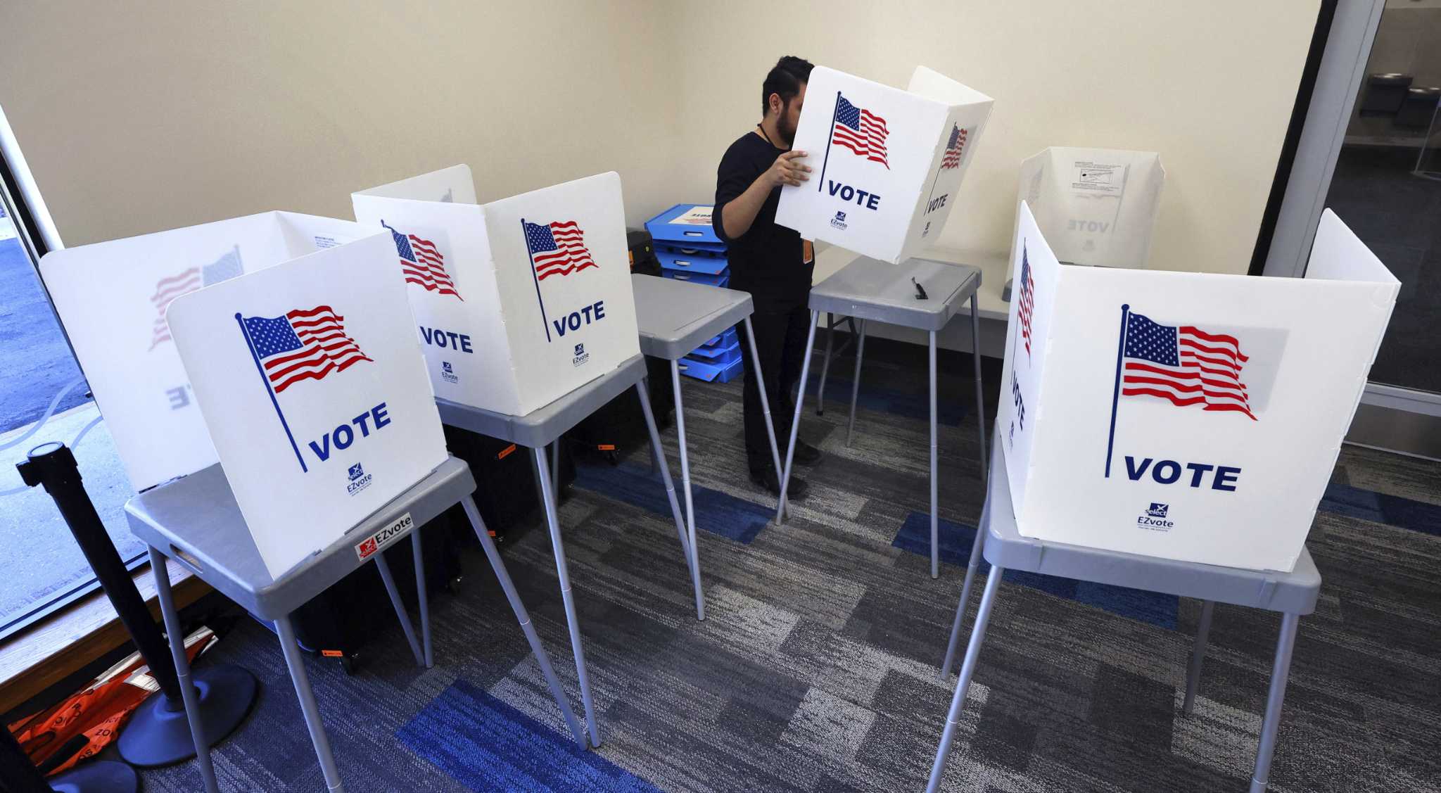 Voter complacency blamed for U.S. political division and stagnation