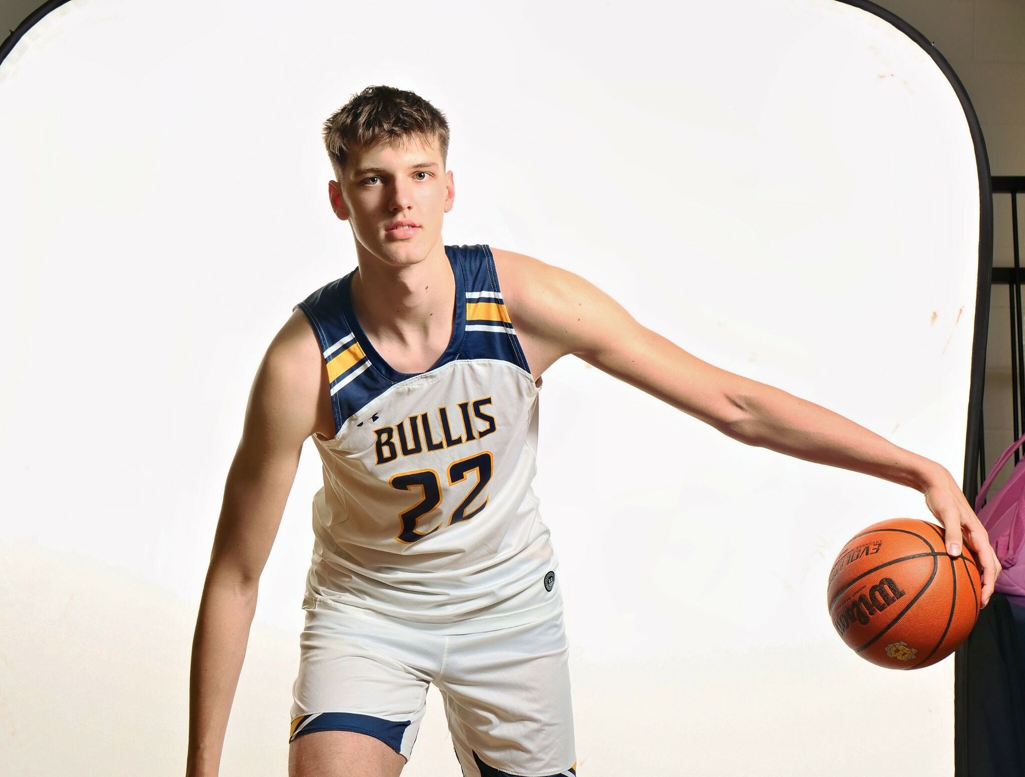 UConn men's basketball lands commitment from 7-footer Eric Reibe