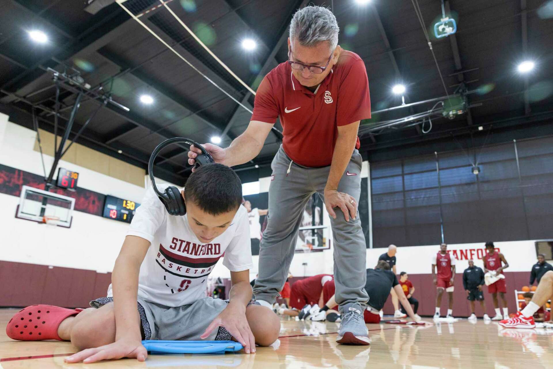 For coach Kyle Smith and son with autism, Stanford job is life changer