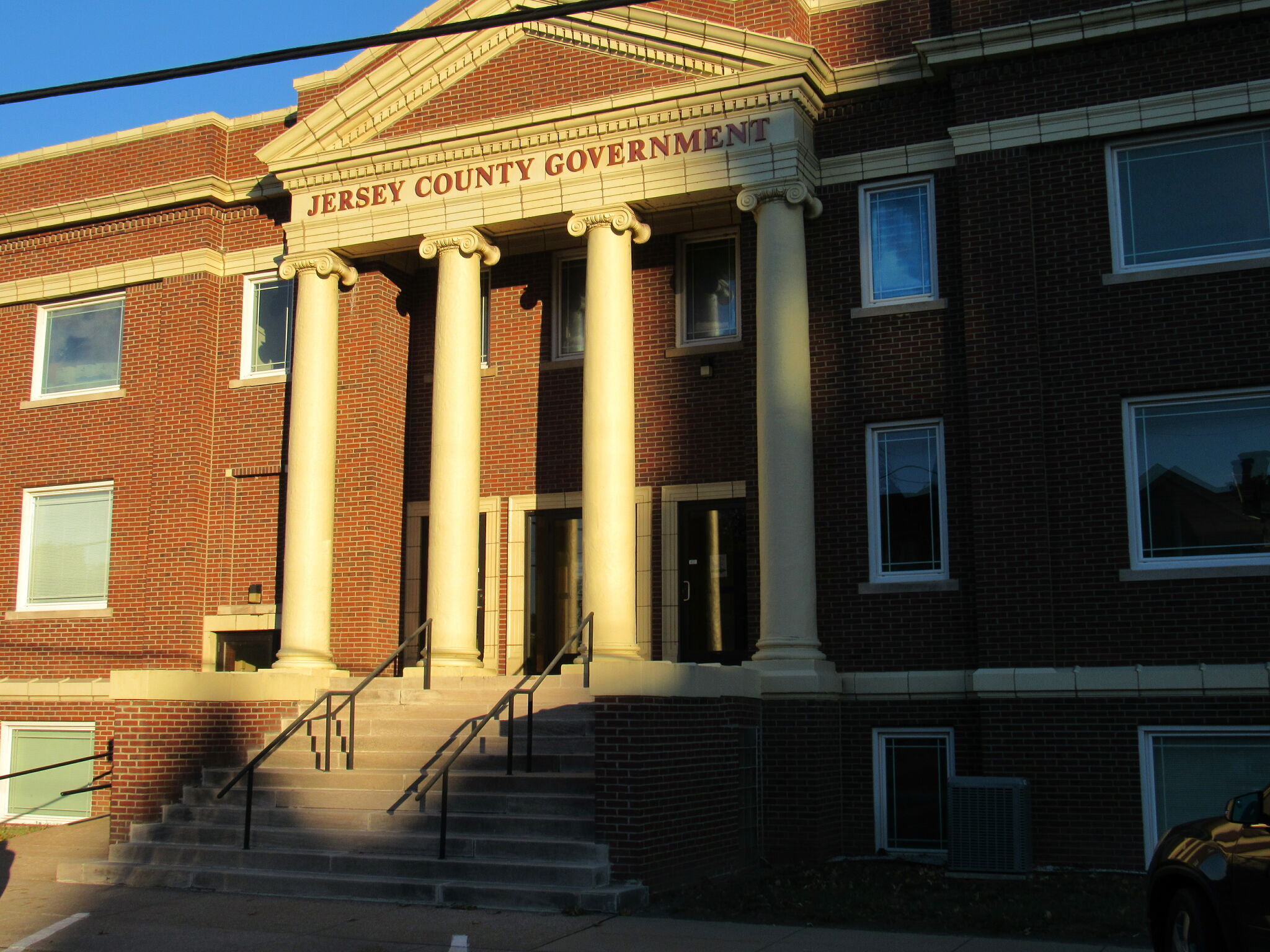 Jersey IL County Board appoints new treasurer to run office
