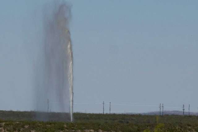 Kinder Morgan shuts geyser of produced water from West Texas well