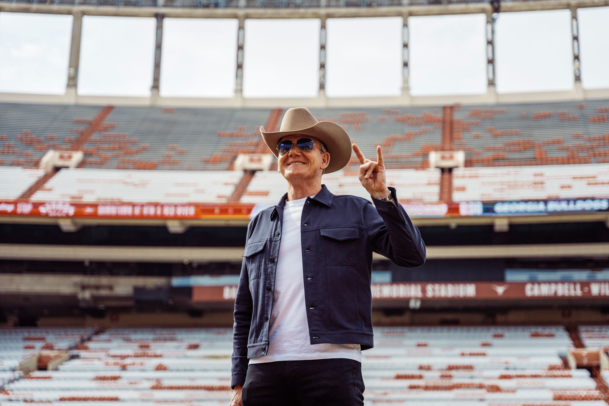 Gordon Ramsay cooks up surprise Texas road trip