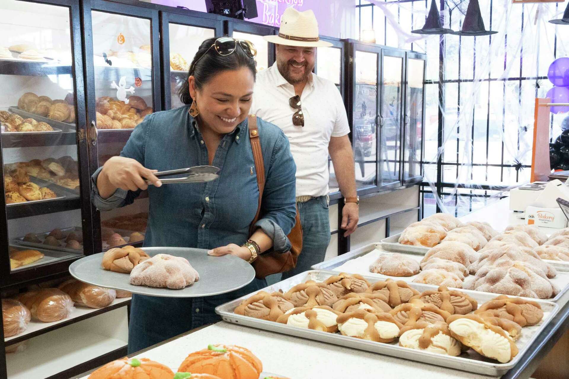 Pumpkin-spice conchas go viral from Houston's La Hacienda Bakery