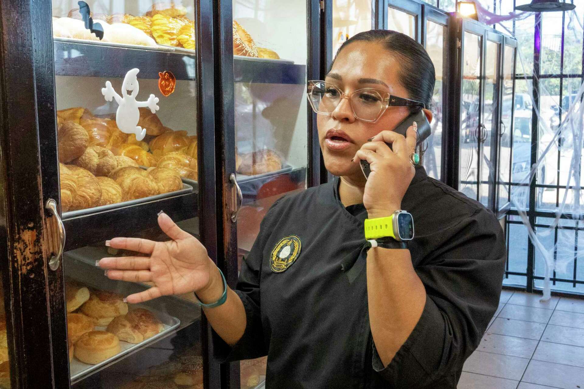 Pumpkin-spice conchas go viral from Houston's La Hacienda Bakery
