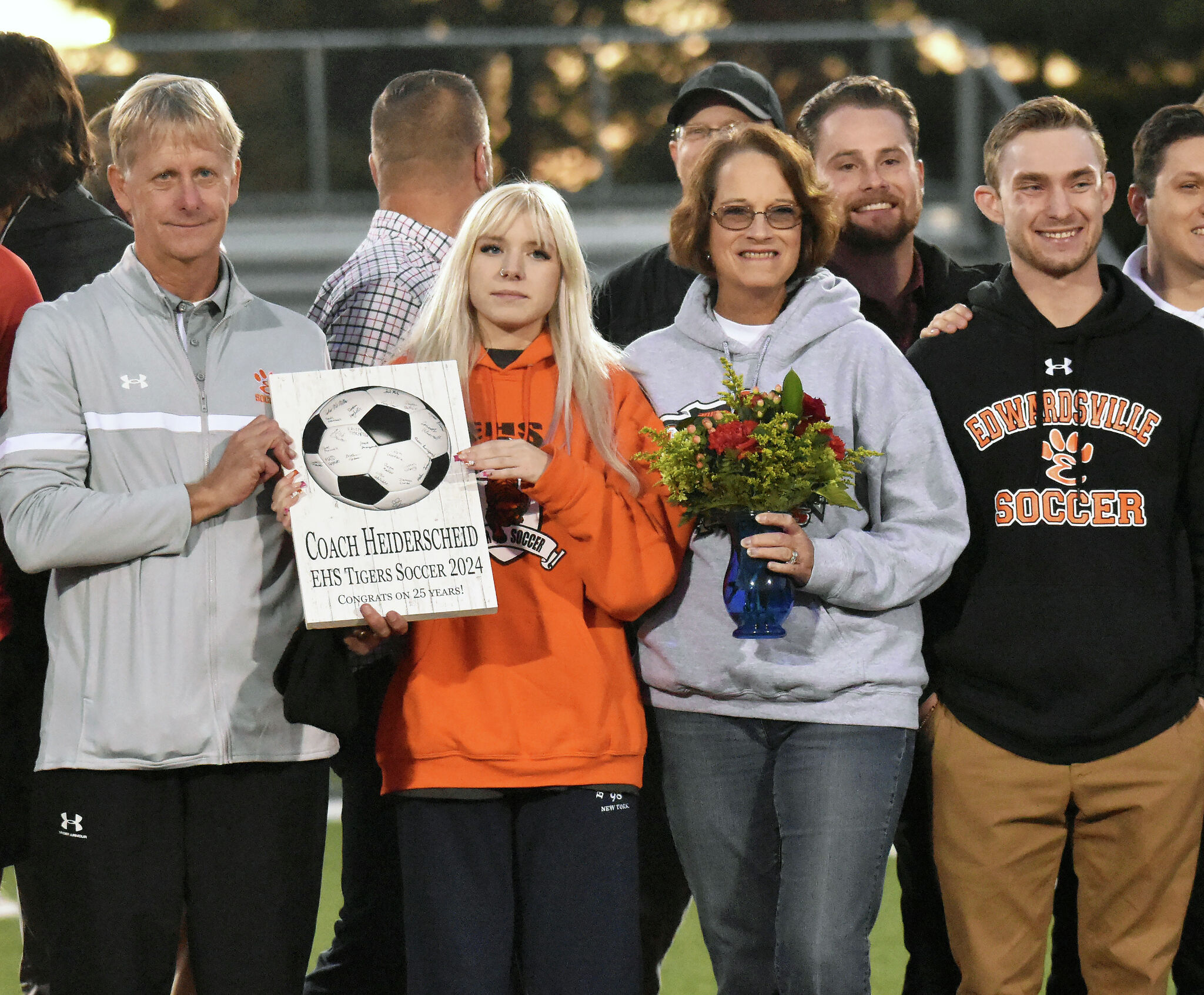 Edwardsville soccer honors Heiderscheid, wins regular season finale