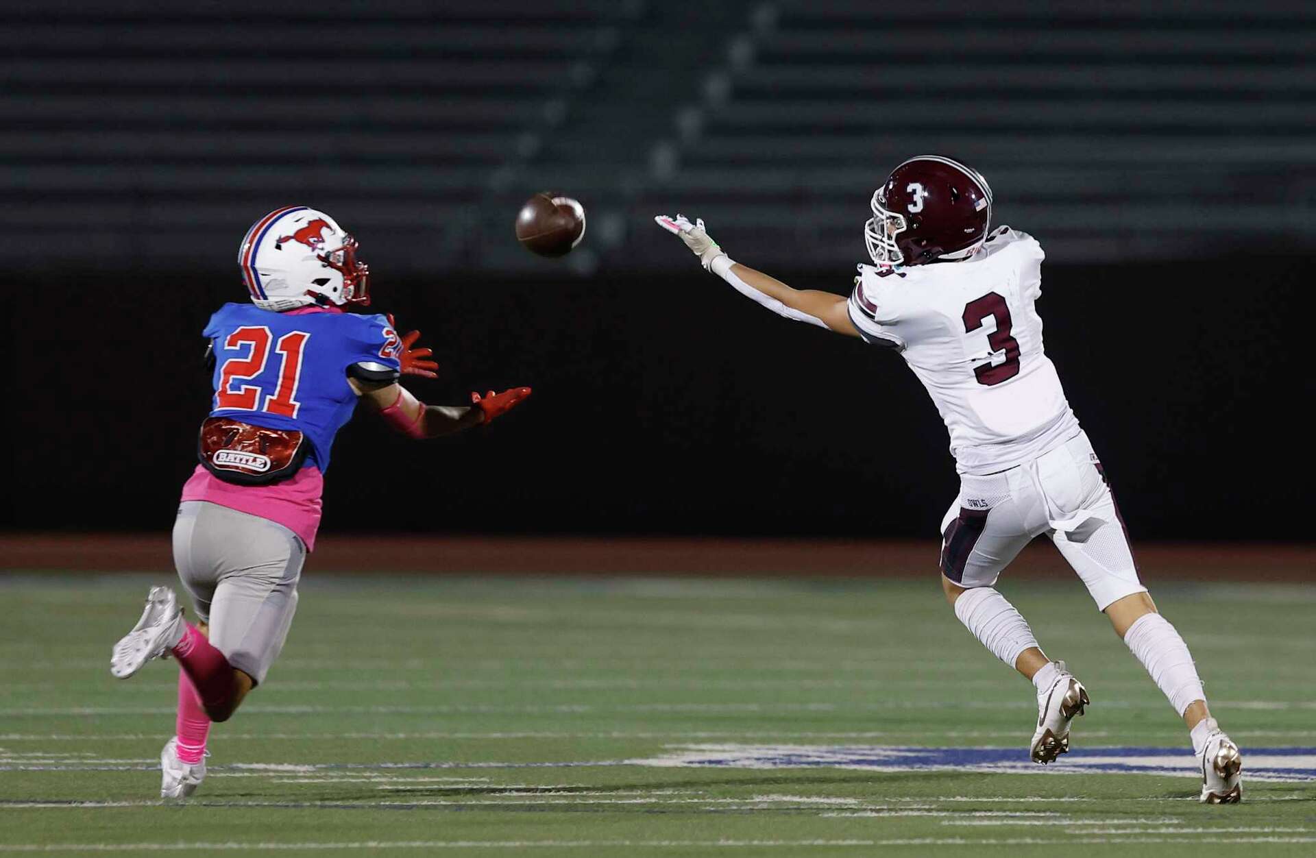 Jefferson football blanks Highlands to stay in playoff race