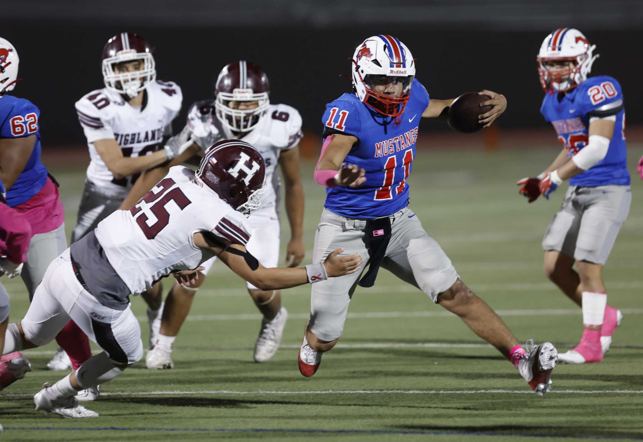 Jefferson football blanks Highlands to stay in playoff race