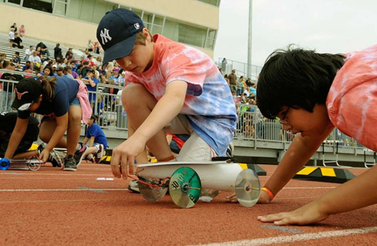 Solar car races teach teamwork, physics