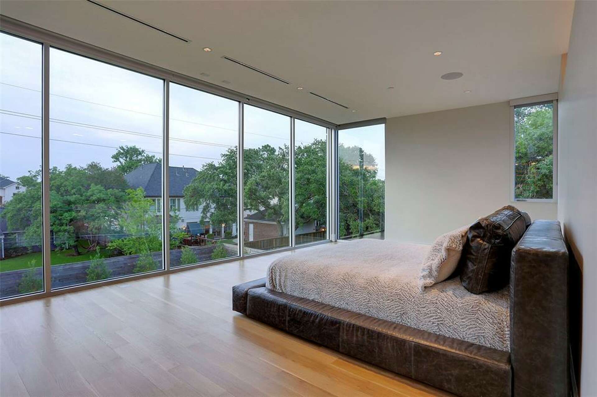 Washington Ho closes sale of 'Luke Skywalker' house in Bellaire