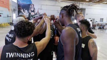 Golden State Warriors teaching inmates to become coaches, role models