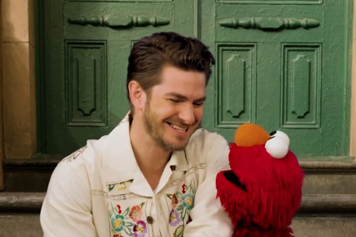 Andrew Garfield talks about missing his mother in appearance with Elmo