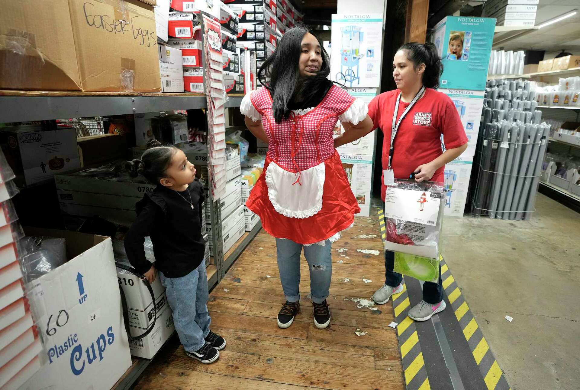 How Arne's competes with Amazon and Spirit Halloween