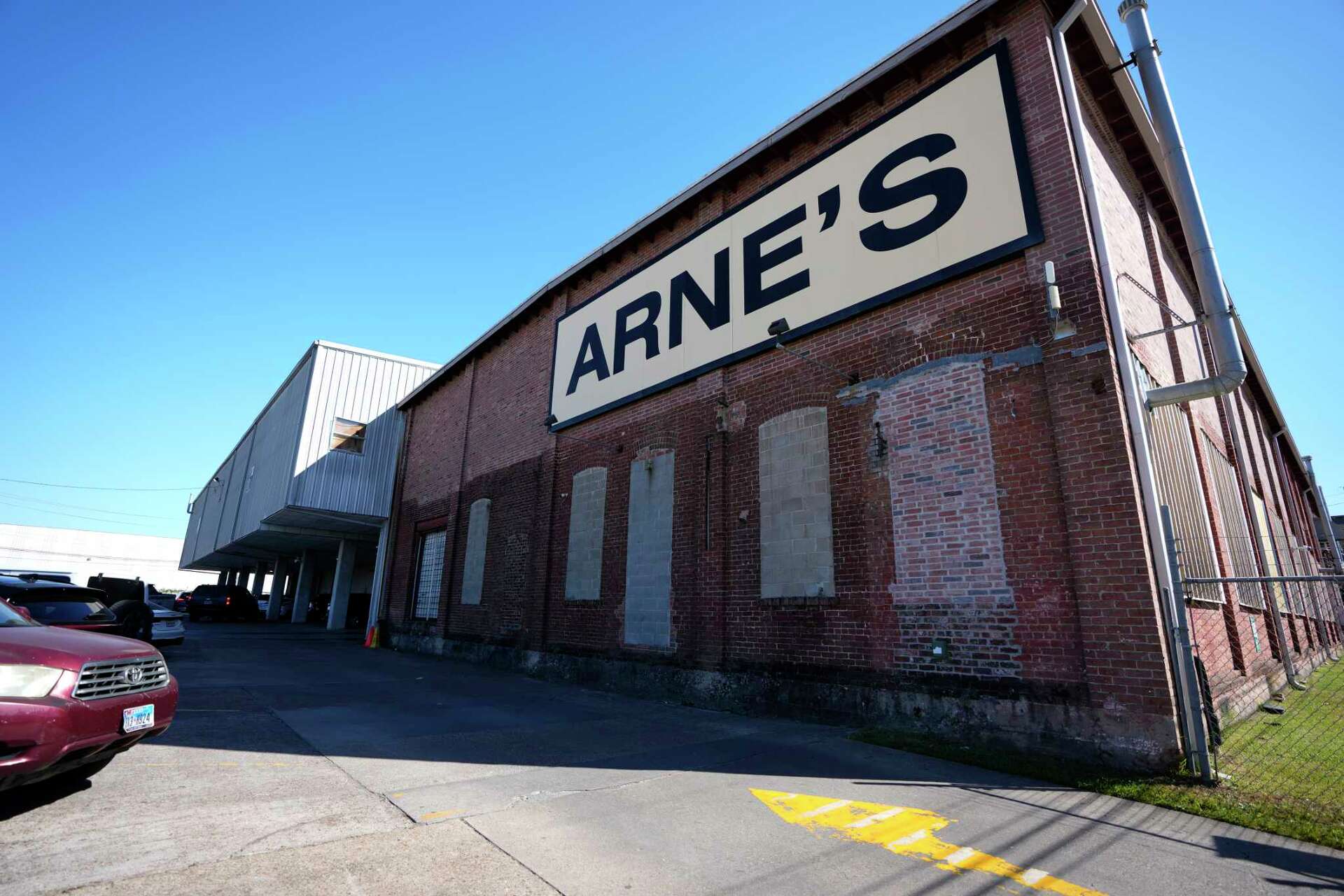 How Arne's competes with Amazon and Spirit Halloween