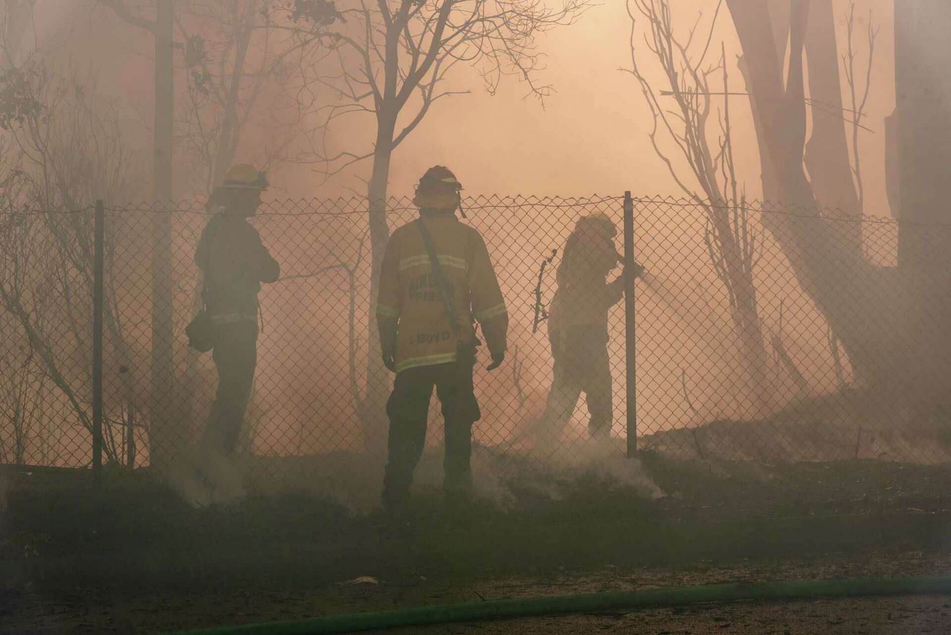 Oakland fire prompts evacuations, stirs memories of 1991 firestorm