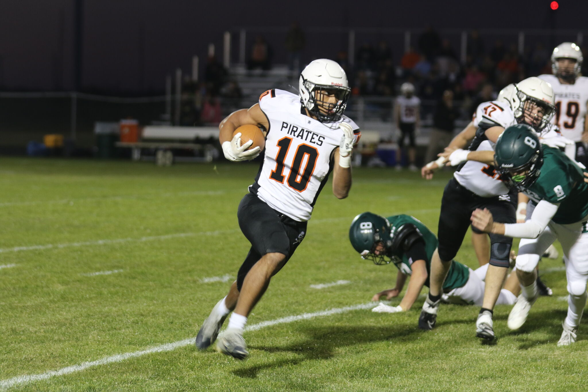 Strong second quarter helps Pirates sail past Laker