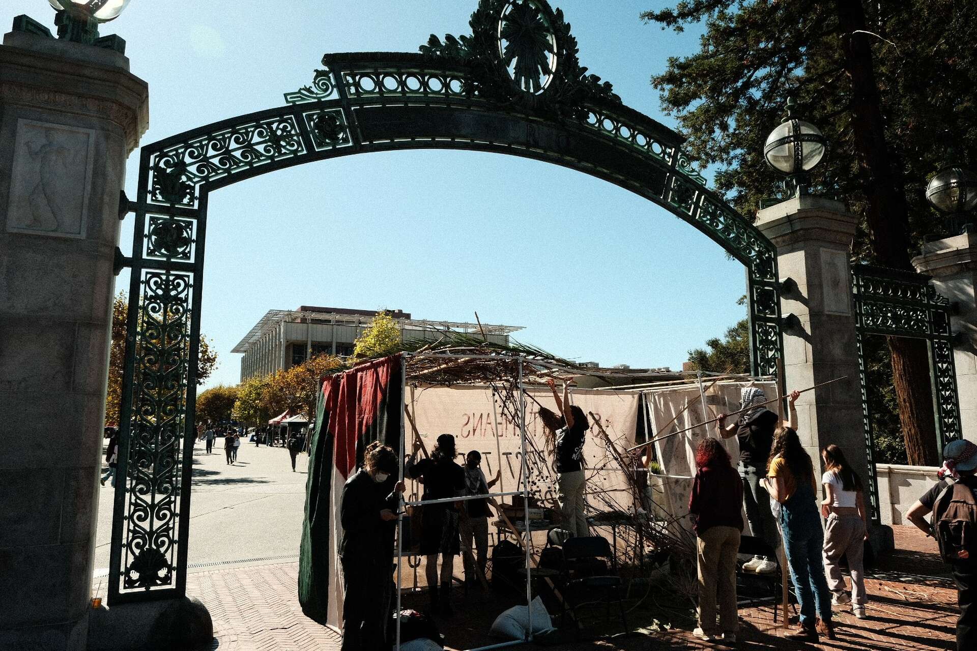 UC Berkeley dismantles Jewish religious structure on campus