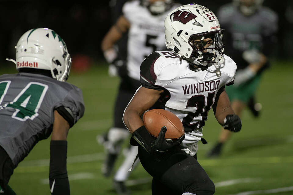 Windsor defeats Maloney, scoring five second-half touchdowns